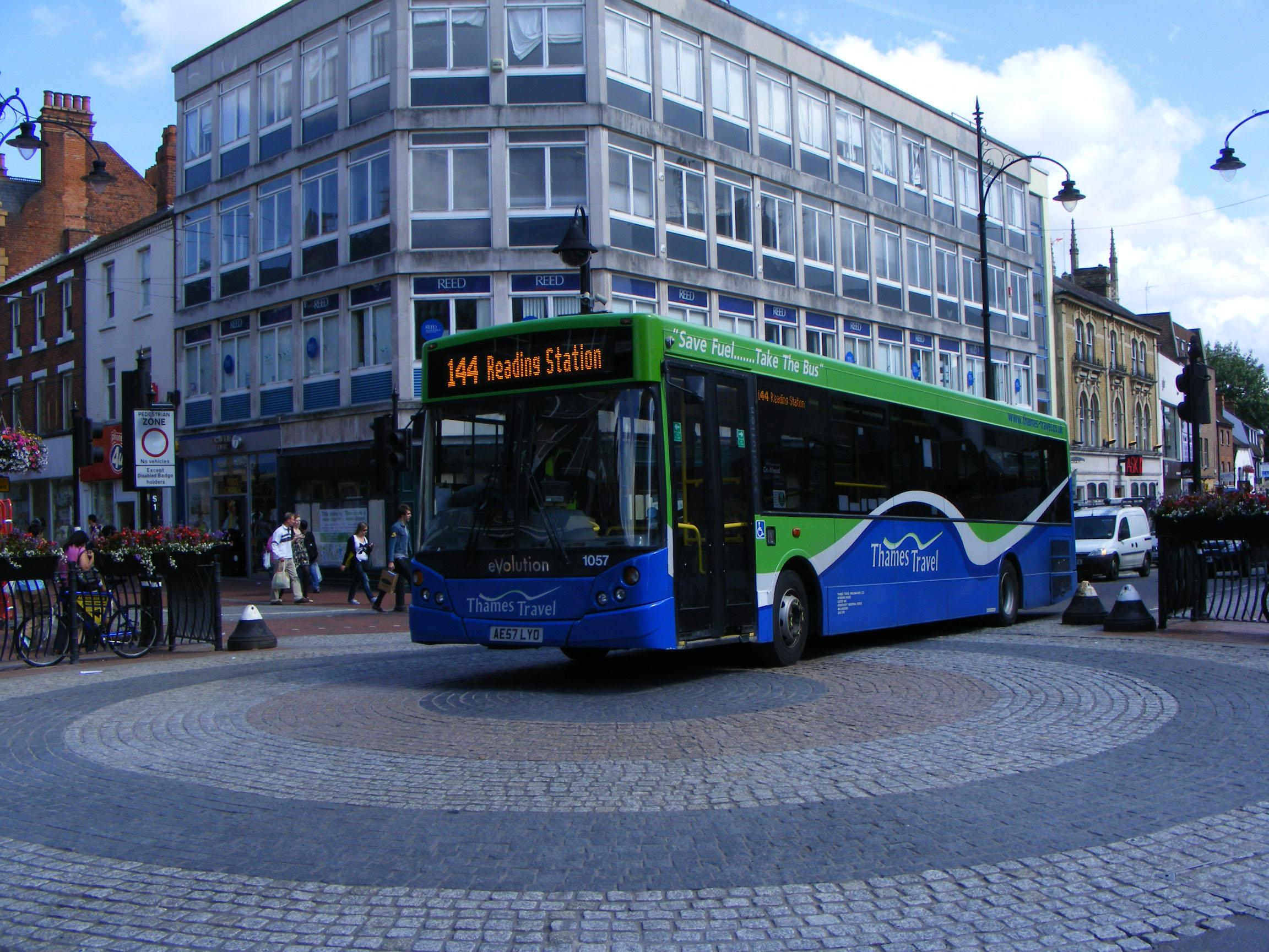 SHOWBUS PHOTO GALLERY - Thames Travel