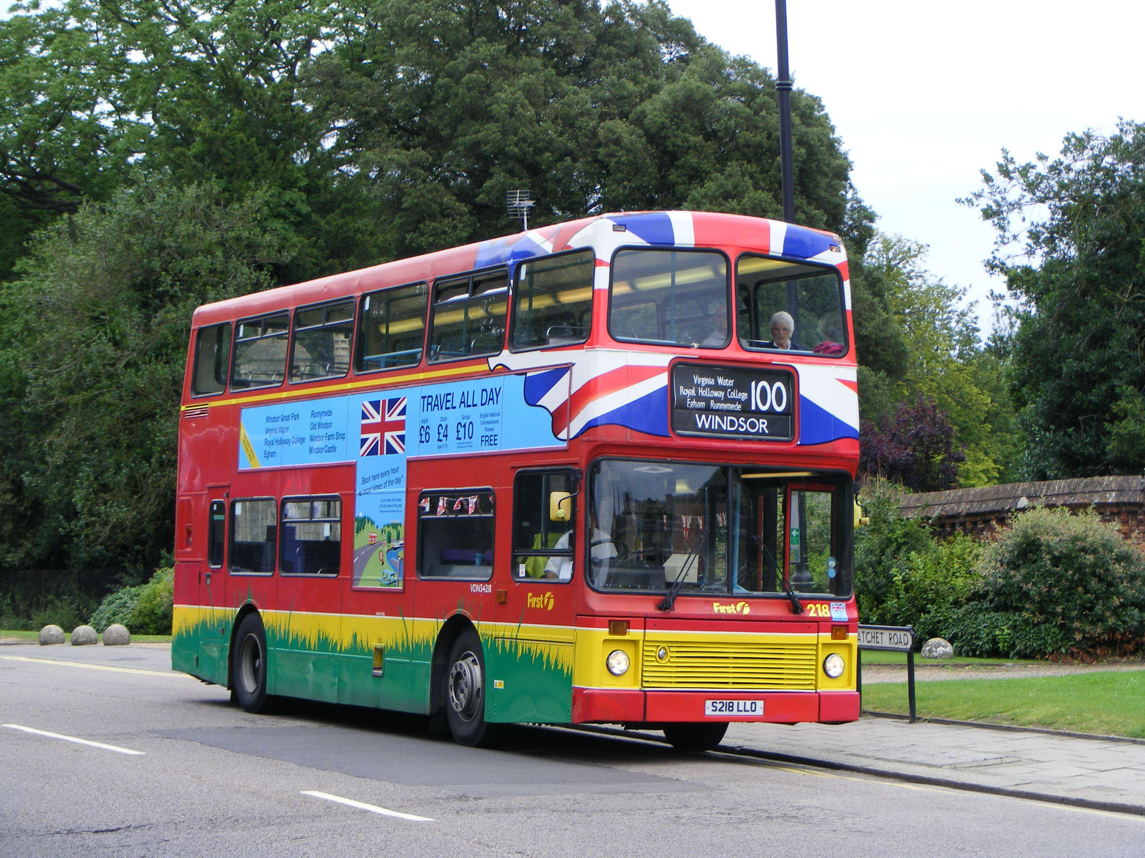 SHOWBUS PHOTO GALLERY First in London