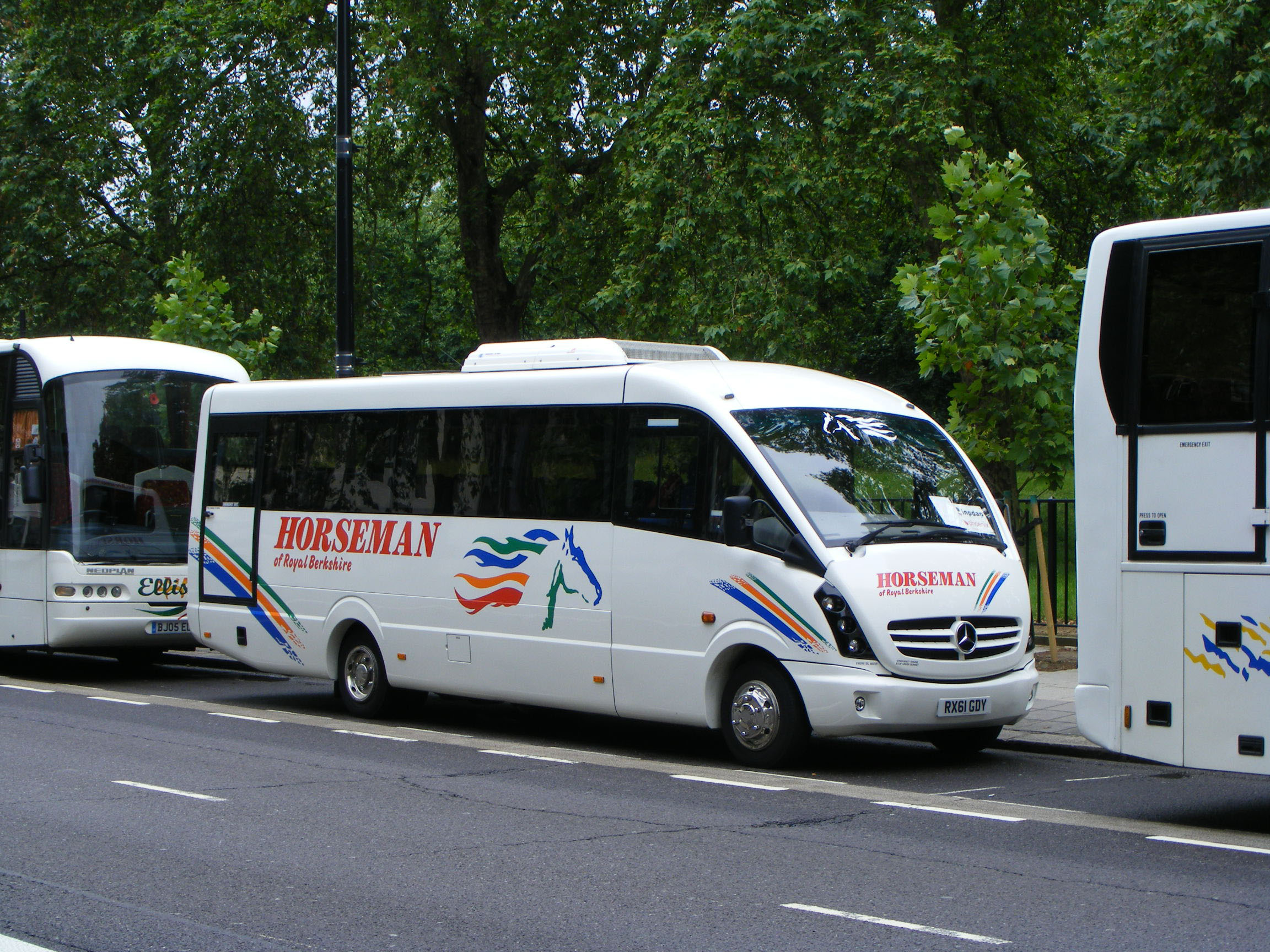 Horseman Coaches | The SHOWBUS Bus Image Gallery | London & Home Counties