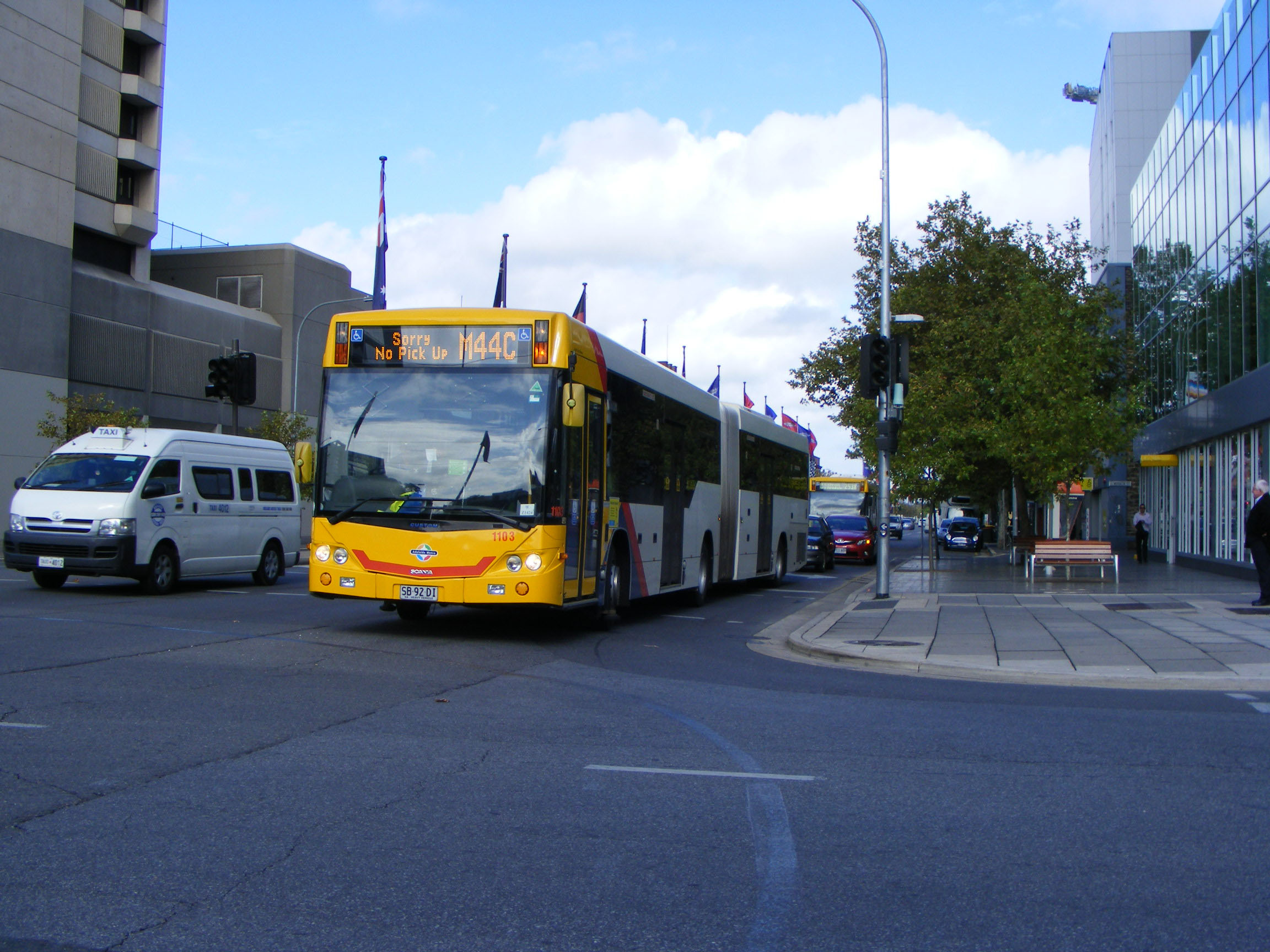 Adelaide Metro articulated buses | australia.SHOWBUS.com BUS IMAGE GALLERY