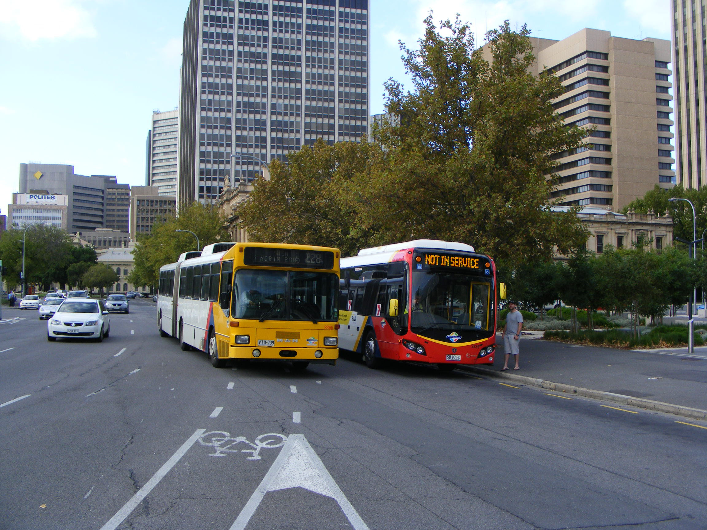 Adelaide Metro articulated buses | australia.SHOWBUS.com BUS IMAGE GALLERY