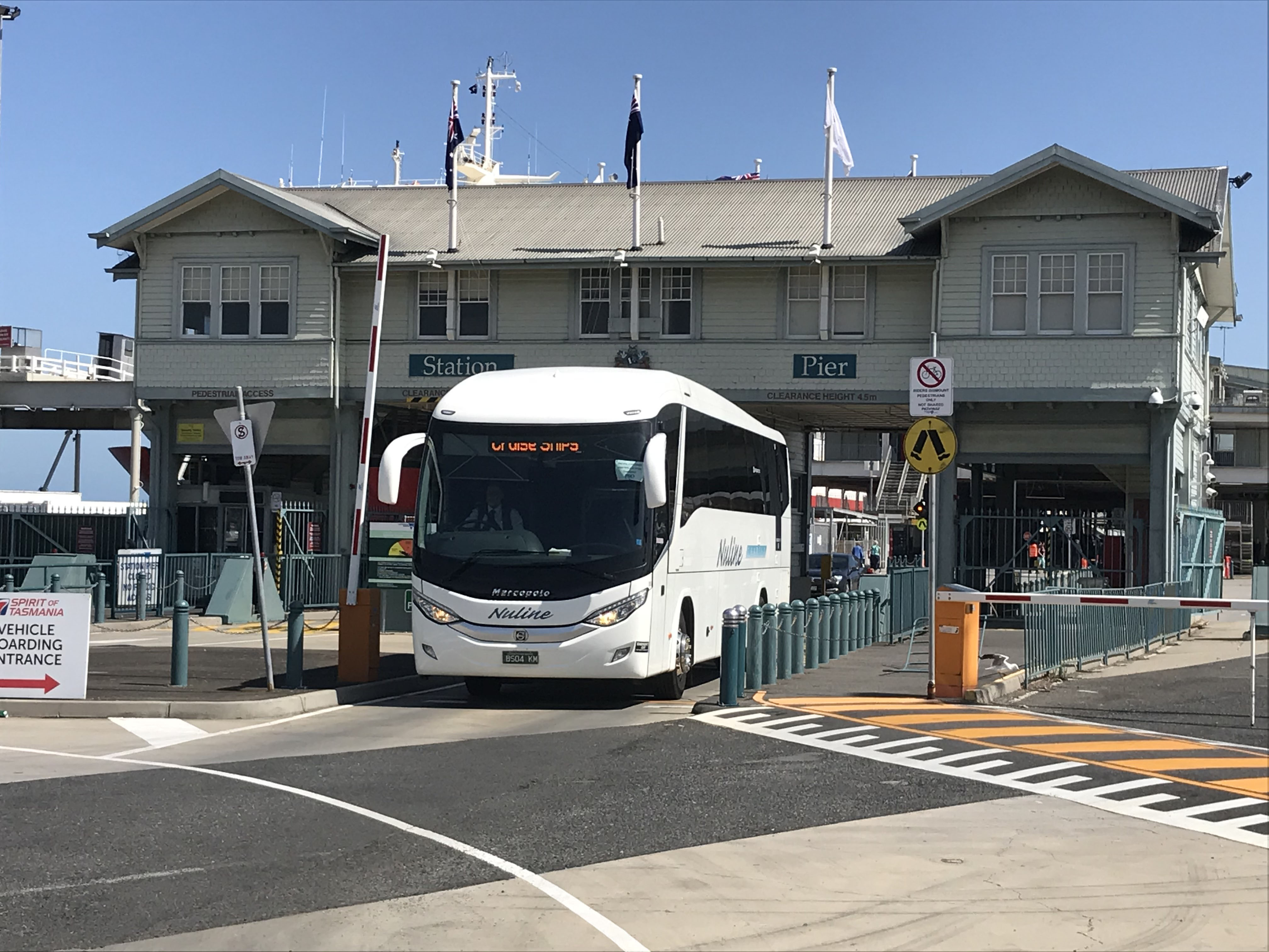 Nuline Charter | australia.SHOWBUS.com BUS & COACH IMAGE GALLERY