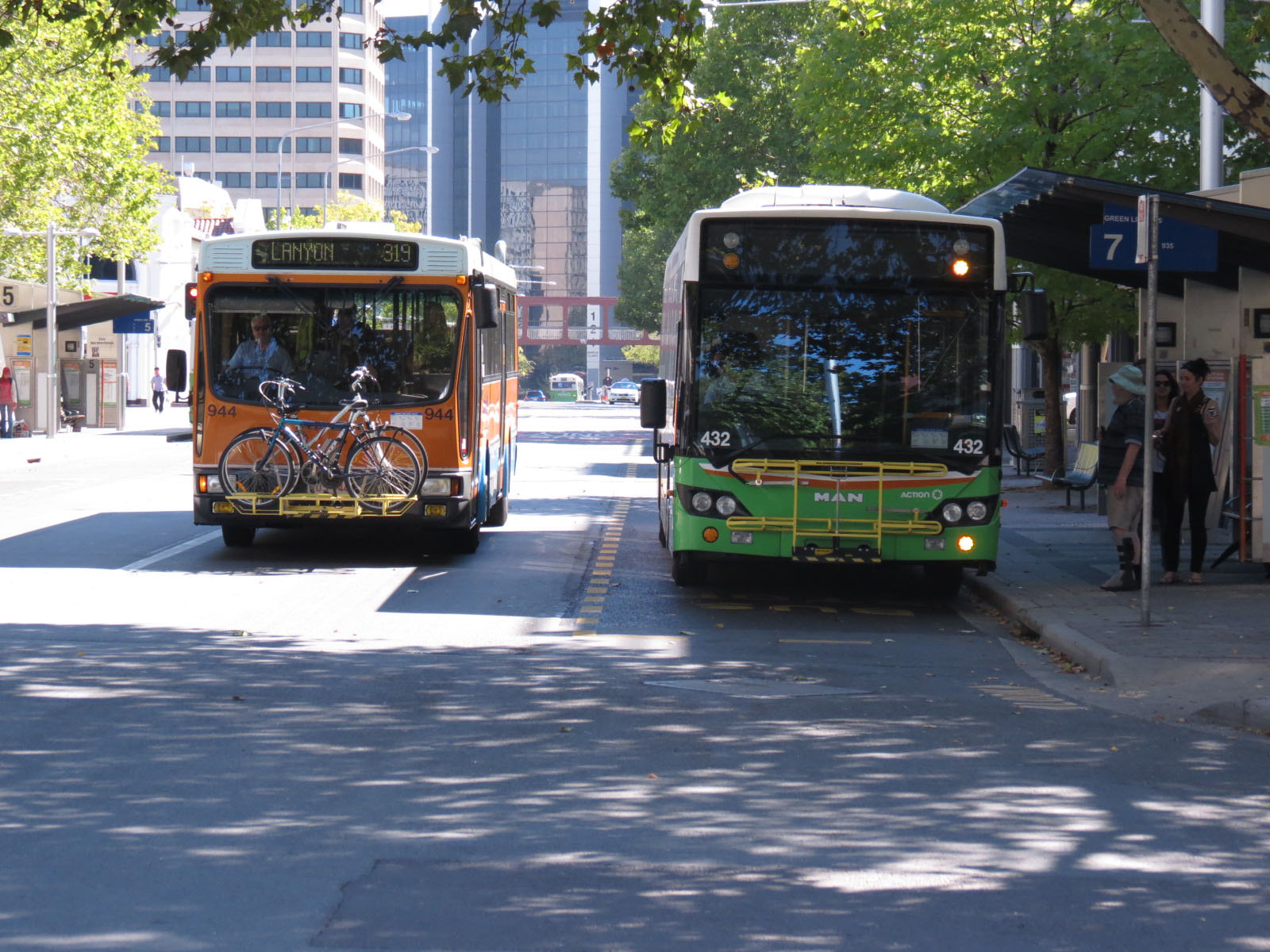 ACT ACTION | australia.SHOWBUS.com BUS IMAGE GALLERY | Australian ...