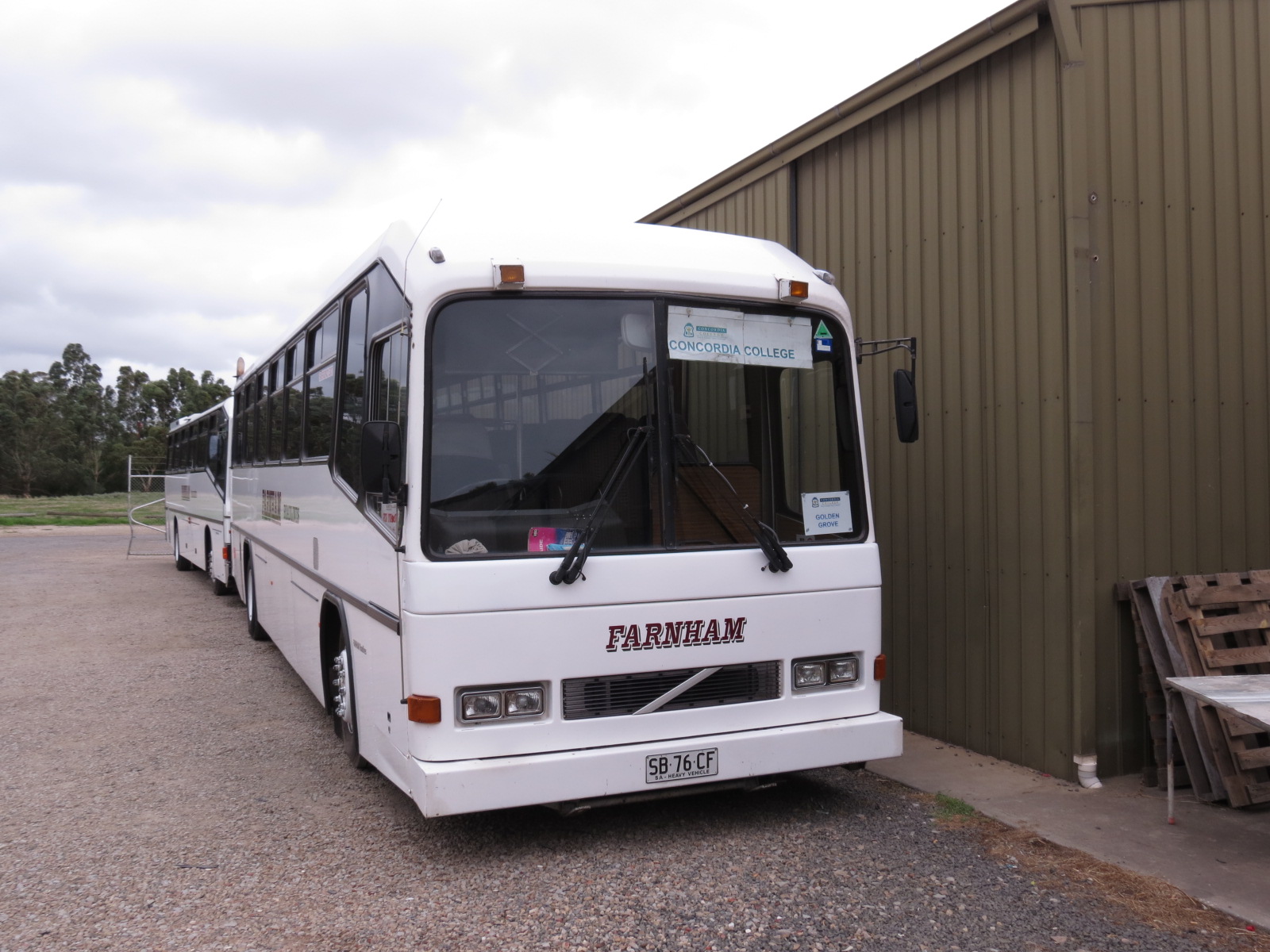 Farnham Roadlines | australia.SHOWBUS.com BUS IMAGE GALLERY