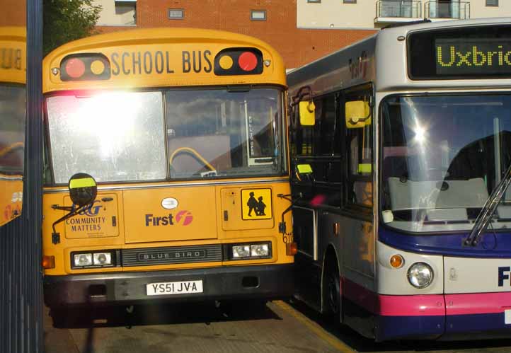 Beeline & First Berkshire | SHOWBUS BUS IMAGE GALLERY | London & Home ...